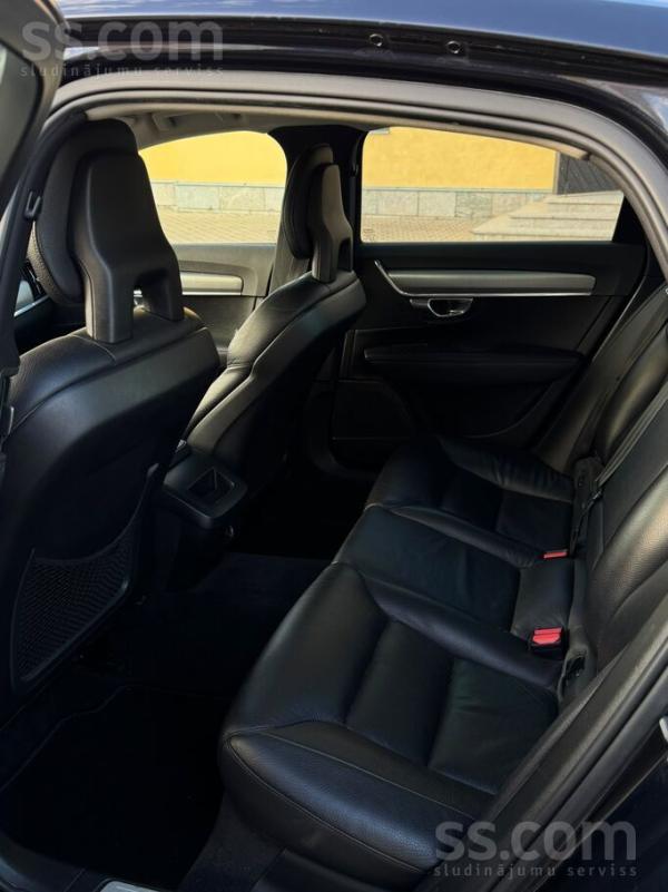 Blue Volvo S90 2017 in Daugavpils, with an engine capacity of 2.00 L and mileage of 330 thousand km for 15270 €, photo 5 on AUTOMOTO.COM.LV