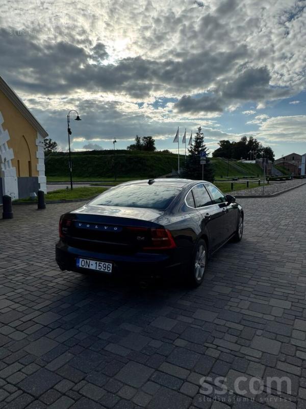 Blue Volvo S90 2017 in Daugavpils, with an engine capacity of 2.00 L and mileage of 330 thousand km for 15270 €, photo 9 on AUTOMOTO.COM.LV