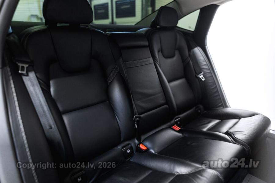 Blue Volvo S90 2018 in Tallinn, with an engine capacity of 2.00 L and mileage of 86 thousand km for 27900 €, photo 18 on AUTOMOTO.COM.LV