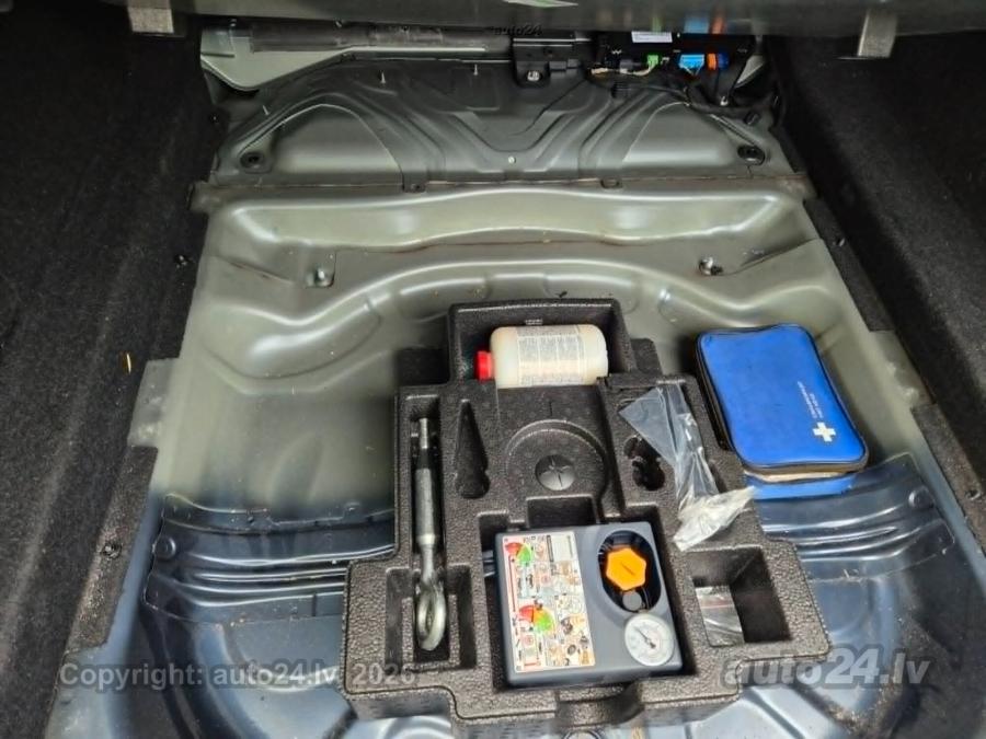 Blue Volvo S90 2018 in Tallinn, with an engine capacity of 2.00 L and mileage of 170 thousand km for 23000 €, photo 27 on AUTOMOTO.COM.LV