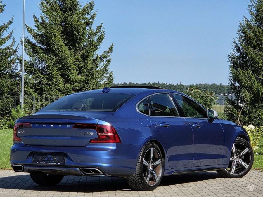 Blue Volvo S90 2018 in Kaunas, with an engine capacity of 2.00 L and mileage of 240 thousand km for 15450 €, photo 3 on AUTOMOTO.COM.LV