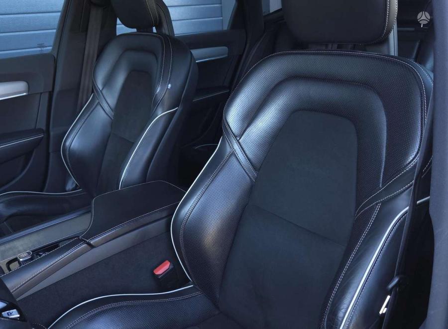 Blue Volvo S90 2018 in Kaunas, with an engine capacity of 2.00 L and mileage of 240 thousand km for 15450 €, photo 11 on AUTOMOTO.COM.LV