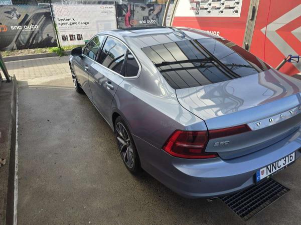 Zils Volvo S90 2018 Kauņa, ar dzinēja tilpumu 1.97 L un nobraukumu 104 tūkst. km par 19000 €, foto 9 vietnē AUTOMOTO.COM.LV