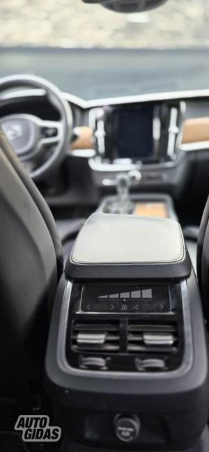 Blue Volvo S90 2018 in Vilnius, with an engine capacity of 2.00 L and mileage of 125 thousand km for 20500 €, photo 13 on AUTOMOTO.COM.LV