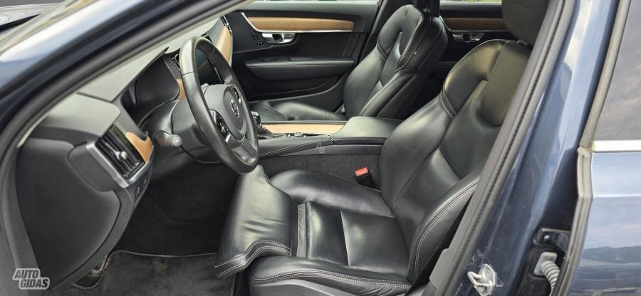 Blue Volvo S90 2018 in Vilnius, with an engine capacity of 2.00 L and mileage of 125 thousand km for 20500 €, photo 14 on AUTOMOTO.COM.LV
