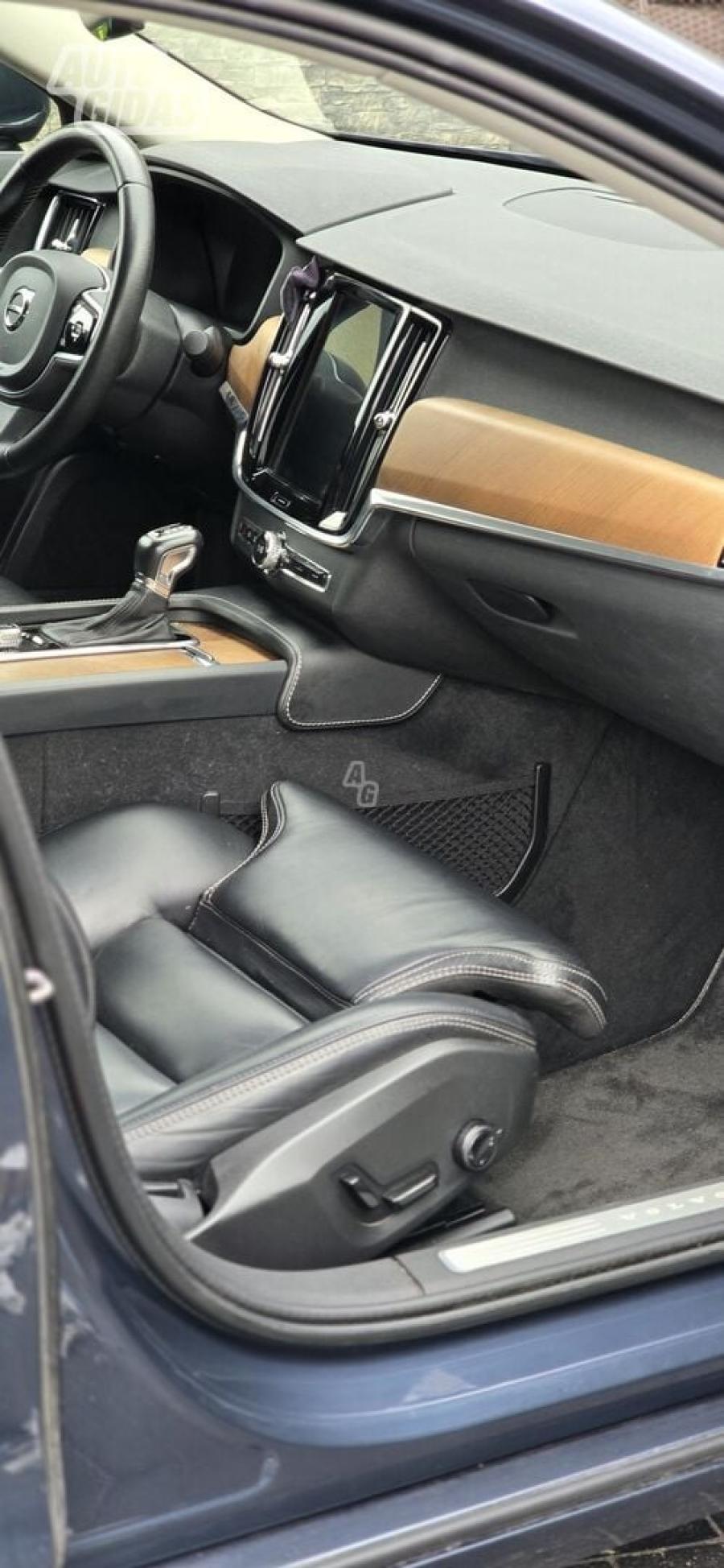 Blue Volvo S90 2018 in Vilnius, with an engine capacity of 2.00 L and mileage of 125 thousand km for 20500 €, photo 16 on AUTOMOTO.COM.LV