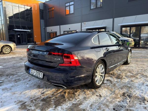 Blue Volvo S90 2019 in Riga, with an engine capacity of 2.00 L and mileage of 57 thousand km for 24500 €, photo 6 on AUTOMOTO.COM.LV