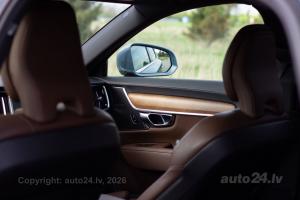 Blue Volvo S90 2019 in Tallinn, with an engine capacity of 2.00 L and mileage of 102 thousand km for 26900 €, photo 13 on AUTOMOTO.COM.LV