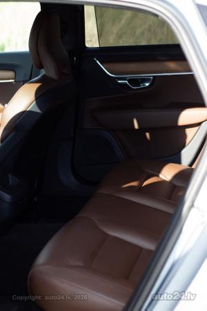 Blue Volvo S90 2019 in Tallinn, with an engine capacity of 2.00 L and mileage of 102 thousand km for 26900 €, photo 14 on AUTOMOTO.COM.LV