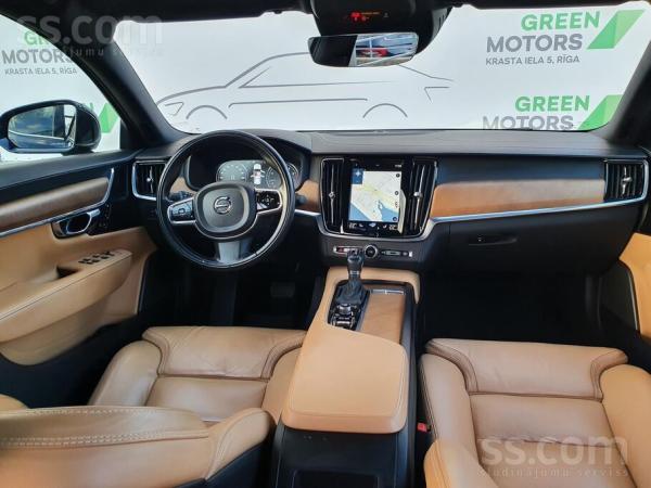 Blue Volvo S90 2019 in Riga, with an engine capacity of 2.00 L and mileage of 142 thousand km for 18950 €, photo 2 on AUTOMOTO.COM.LV
