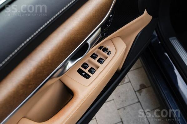 Blue Volvo S90 2019 in Riga, with an engine capacity of 2.00 L and mileage of 142 thousand km for 19800 €, photo 7 on AUTOMOTO.COM.LV