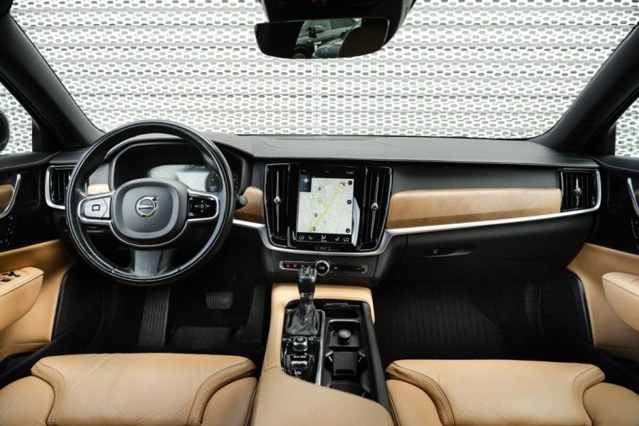 Blue Volvo S90 2019 in Marupe, with an engine capacity of 2.00 L and mileage of 142 thousand km for 19800 €, photo 7 on AUTOMOTO.COM.LV