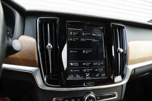 Blue Volvo S90 2019 in Marupe, with an engine capacity of 2.00 L and mileage of 142 thousand km for 19800 €, photo 14 on AUTOMOTO.COM.LV