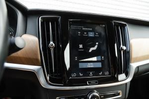 Blue Volvo S90 2019 in Marupe, with an engine capacity of 2.00 L and mileage of 142 thousand km for 19800 €, photo 17 on AUTOMOTO.COM.LV