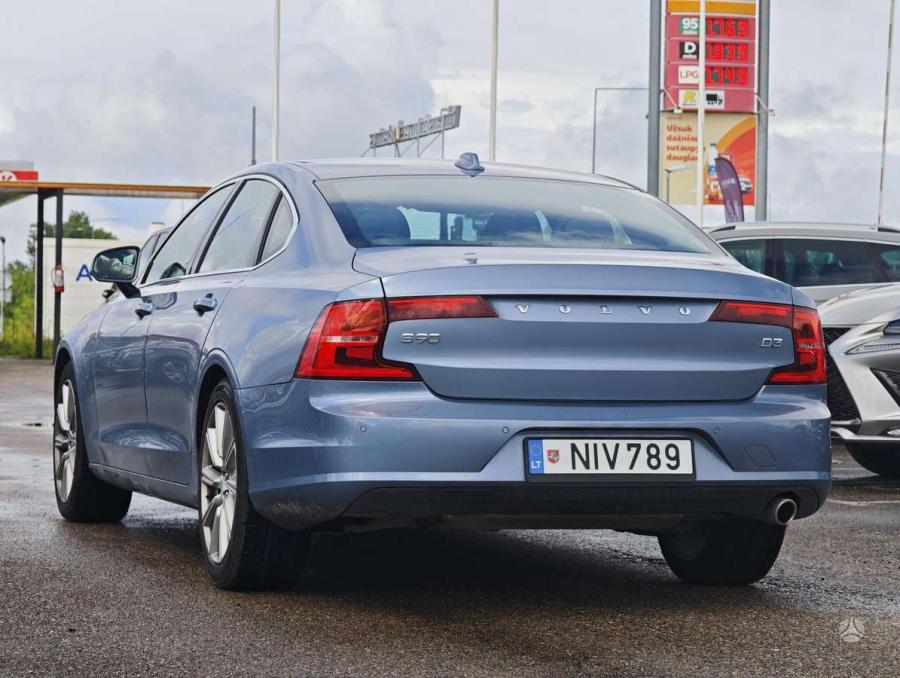 Blue Volvo S90 2019 in Vilnius, with an engine capacity of 1.97 L and mileage of 93 thousand km for 19200 €, photo 8 on AUTOMOTO.COM.LV