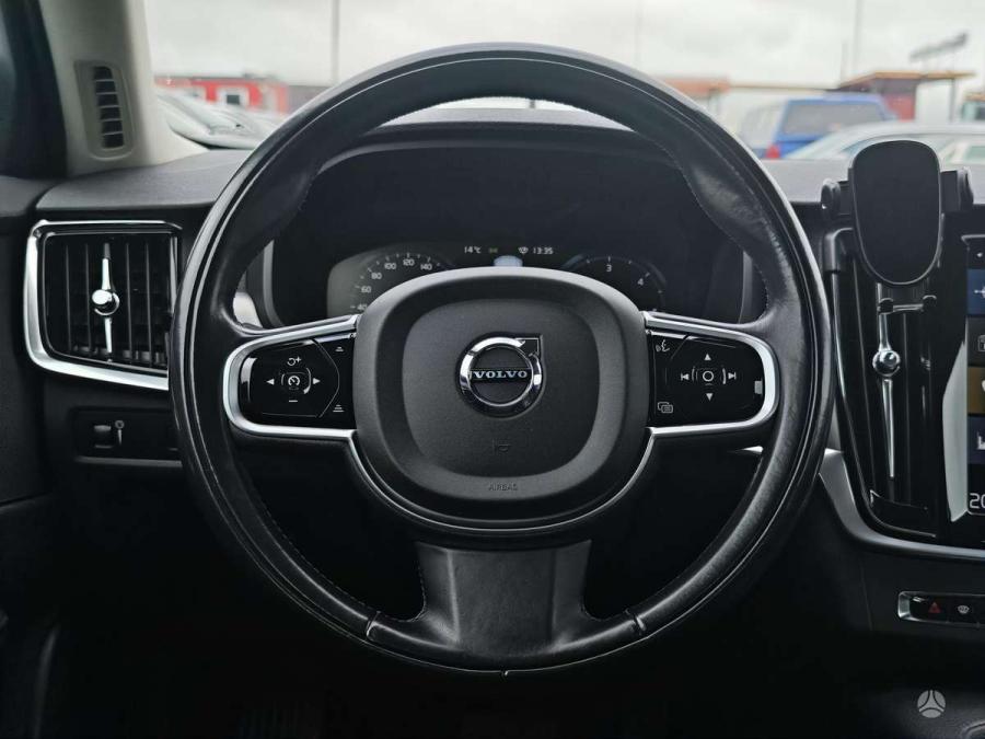 Blue Volvo S90 2019 in Vilnius, with an engine capacity of 1.97 L and mileage of 93 thousand km for 19200 €, photo 11 on AUTOMOTO.COM.LV