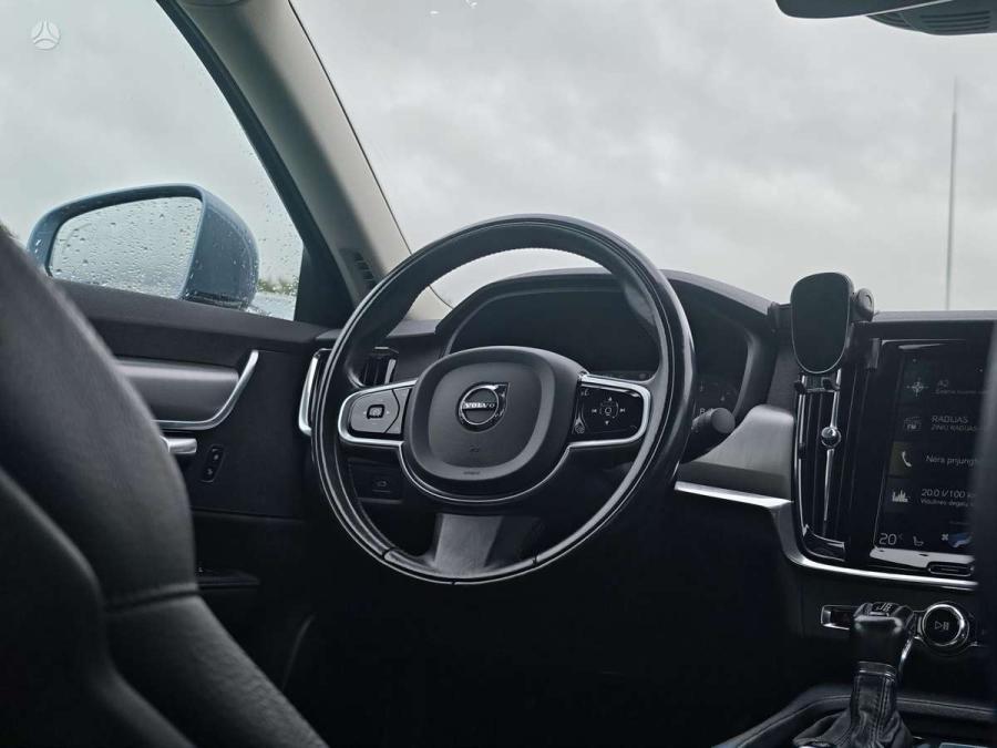 Blue Volvo S90 2019 in Vilnius, with an engine capacity of 1.97 L and mileage of 93 thousand km for 19200 €, photo 12 on AUTOMOTO.COM.LV