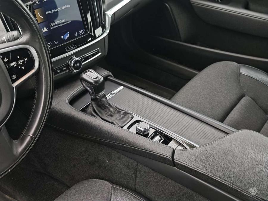 Blue Volvo S90 2019 in Vilnius, with an engine capacity of 1.97 L and mileage of 93 thousand km for 19200 €, photo 14 on AUTOMOTO.COM.LV