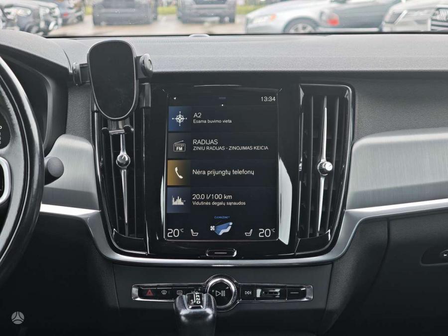 Blue Volvo S90 2019 in Vilnius, with an engine capacity of 1.97 L and mileage of 93 thousand km for 19200 €, photo 15 on AUTOMOTO.COM.LV