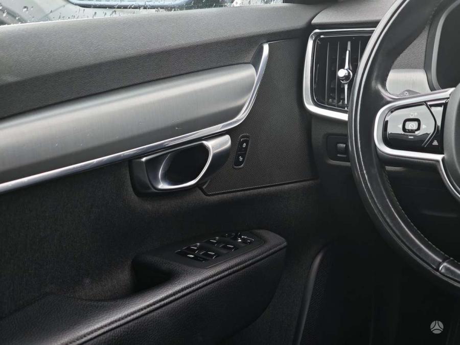 Blue Volvo S90 2019 in Vilnius, with an engine capacity of 1.97 L and mileage of 93 thousand km for 19200 €, photo 17 on AUTOMOTO.COM.LV