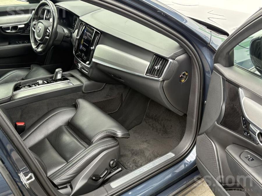 Blue Volvo S90 2021 in Riga, with an engine capacity of 2.00 L and mileage of 134 thousand km for 22500 €, photo 14 on AUTOMOTO.COM.LV