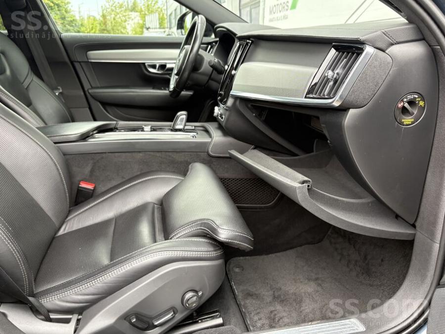 Blue Volvo S90 2021 in Riga, with an engine capacity of 2.00 L and mileage of 134 thousand km for 22500 €, photo 24 on AUTOMOTO.COM.LV