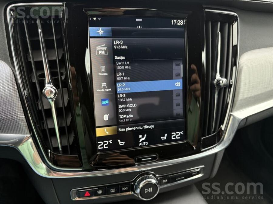 Blue Volvo S90 2021 in Riga, with an engine capacity of 2.00 L and mileage of 134 thousand km for 22500 €, photo 25 on AUTOMOTO.COM.LV