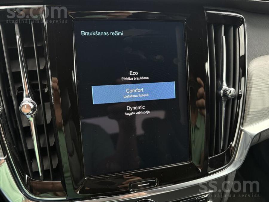 Blue Volvo S90 2021 in Riga, with an engine capacity of 2.00 L and mileage of 134 thousand km for 22500 €, photo 32 on AUTOMOTO.COM.LV