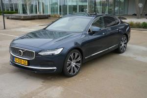 Zils Volvo S90 2023 Viļņa, ar dzinēja tilpumu 2.00 L un nobraukumu 41 tūkst. km par 37490 €, foto  vietnē AUTOMOTO.COM.LV
