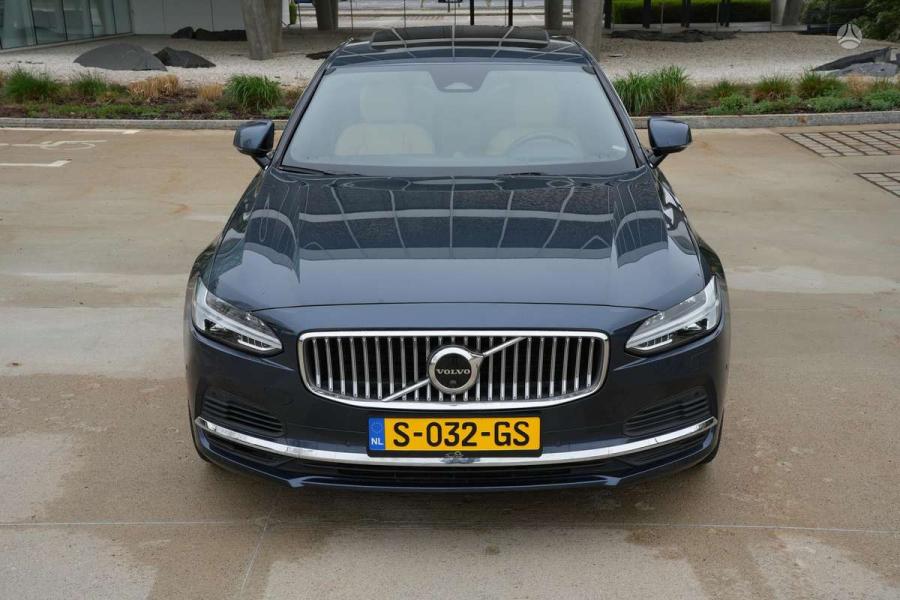 Zils Volvo S90 2023 Viļņa, ar dzinēja tilpumu 2.00 L un nobraukumu 41 tūkst. km par 37490 €, foto 3 vietnē AUTOMOTO.COM.LV