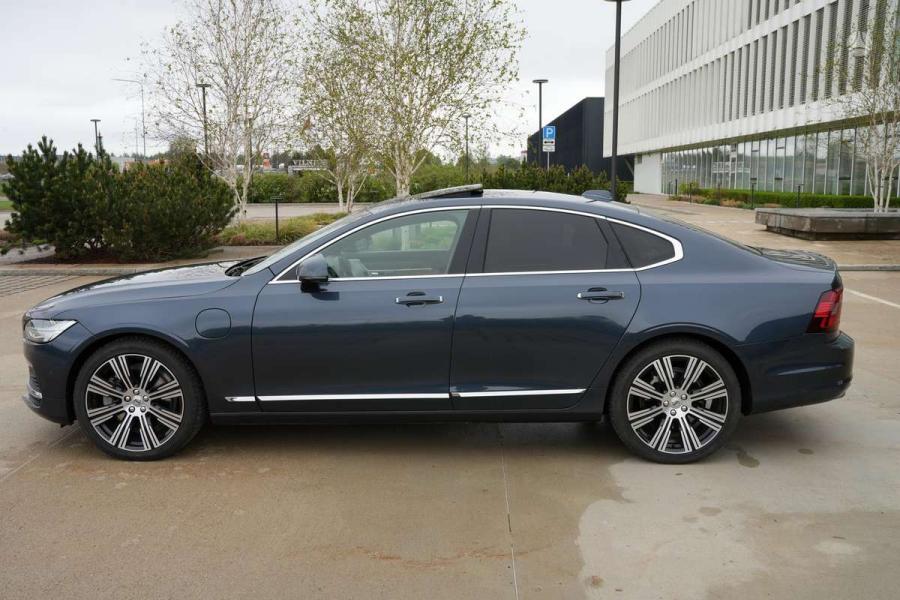 Zils Volvo S90 2023 Viļņa, ar dzinēja tilpumu 2.00 L un nobraukumu 41 tūkst. km par 37490 €, foto 9 vietnē AUTOMOTO.COM.LV