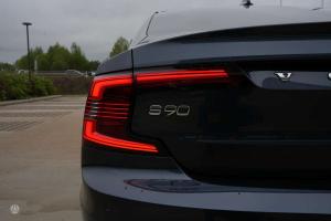 Zils Volvo S90 2023 Viļņa, ar dzinēja tilpumu 2.00 L un nobraukumu 41 tūkst. km par 37490 €, foto 13 vietnē AUTOMOTO.COM.LV