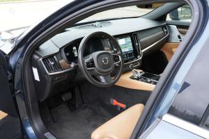 Zils Volvo S90 2023 Viļņa, ar dzinēja tilpumu 2.00 L un nobraukumu 41 tūkst. km par 37490 €, foto 15 vietnē AUTOMOTO.COM.LV