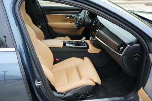 Zils Volvo S90 2023 Viļņa, ar dzinēja tilpumu 2.00 L un nobraukumu 41 tūkst. km par 37490 €, foto 18 vietnē AUTOMOTO.COM.LV
