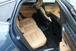 Zils Volvo S90 2023 Viļņa, ar dzinēja tilpumu 2.00 L un nobraukumu 41 tūkst. km par 37490 €, foto 19 vietnē AUTOMOTO.COM.LV