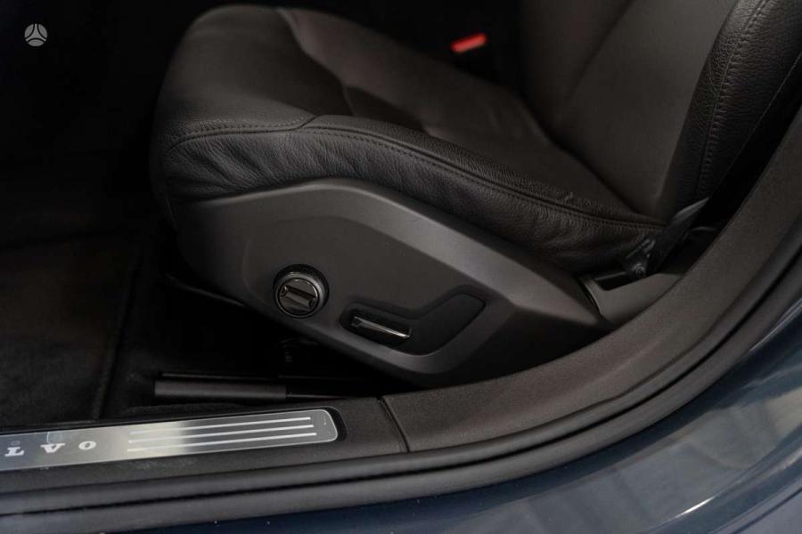 Zils Volvo S90 2024 Viļņa, ar dzinēja tilpumu 1.97 L un nobraukumu 21 tūkst. km par 38900 €, foto 17 vietnē AUTOMOTO.COM.LV