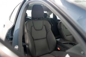 Zils Volvo S90 2024 Viļņa, ar dzinēja tilpumu 1.97 L un nobraukumu 21 tūkst. km par 38900 €, foto 24 vietnē AUTOMOTO.COM.LV