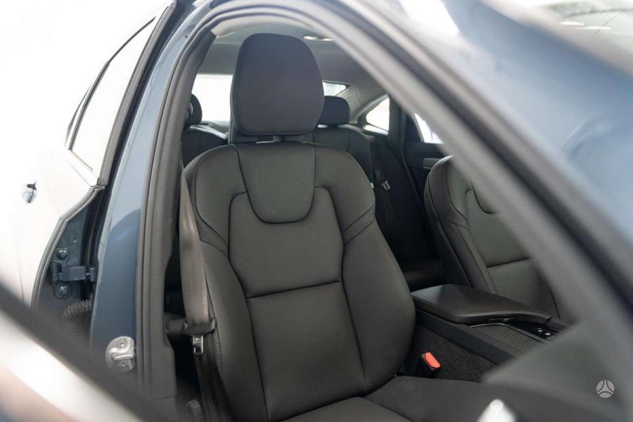 Zils Volvo S90 2024 Viļņa, ar dzinēja tilpumu 1.97 L un nobraukumu 21 tūkst. km par 38900 €, foto 24 vietnē AUTOMOTO.COM.LV