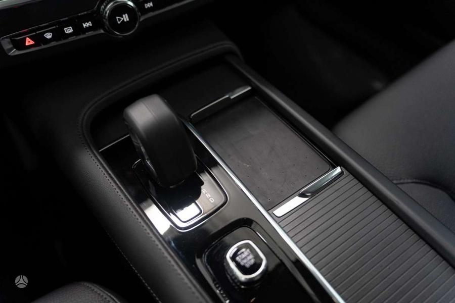 Zils Volvo S90 2024 Viļņa, ar dzinēja tilpumu 1.97 L un nobraukumu 21 tūkst. km par 38900 €, foto 25 vietnē AUTOMOTO.COM.LV