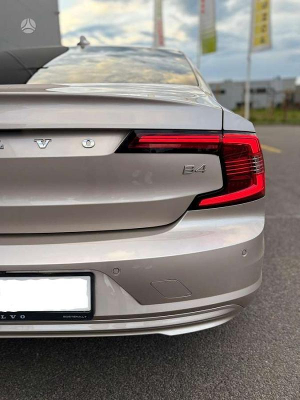 Brūns Volvo S90 2023 Viļņa, ar dzinēja tilpumu 1.97 L un nobraukumu 102 tūkst. km par 30000 €, foto 9 vietnē AUTOMOTO.COM.LV