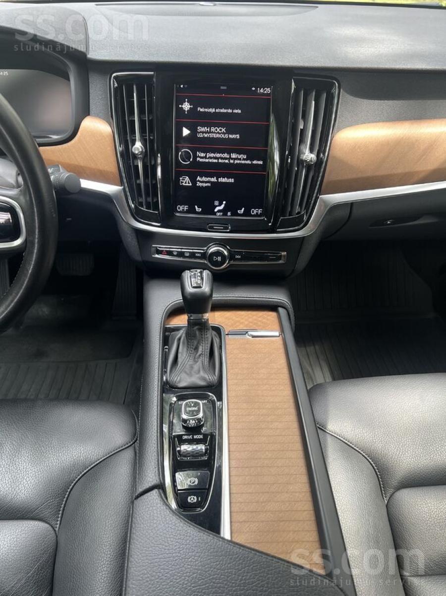 Grey Volvo S90 2016 in Riga, with an engine capacity of 2.00 L and mileage of 229 thousand km for 16680 €, photo 20 on AUTOMOTO.COM.LV