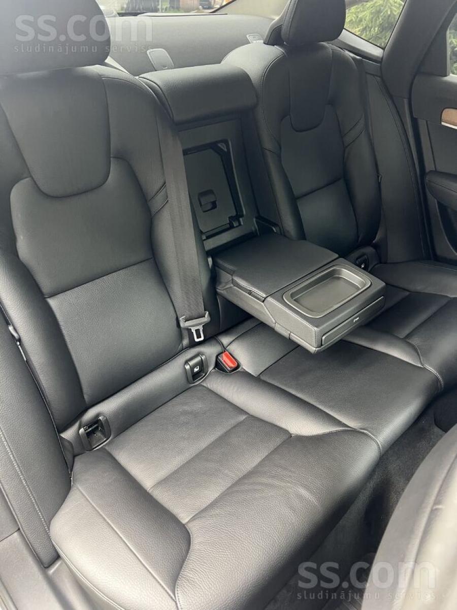 Grey Volvo S90 2016 in Riga, with an engine capacity of 2.00 L and mileage of 229 thousand km for 16680 €, photo 23 on AUTOMOTO.COM.LV
