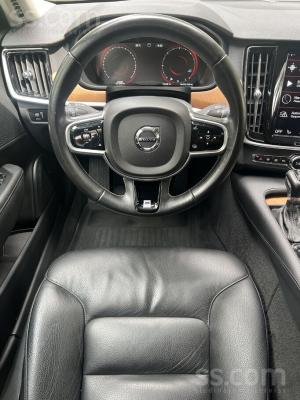 Grey Volvo S90 2016 in Riga, with an engine capacity of 2.00 L and mileage of 229 thousand km for 16680 €, photo 13 on AUTOMOTO.COM.LV
