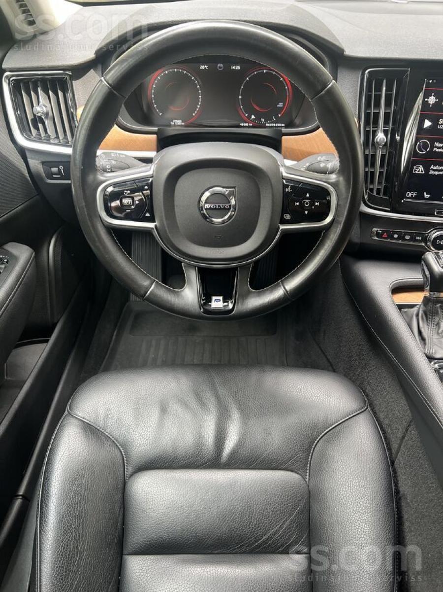 Grey Volvo S90 2016 in Riga, with an engine capacity of 2.00 L and mileage of 229 thousand km for 16680 €, photo 13 on AUTOMOTO.COM.LV