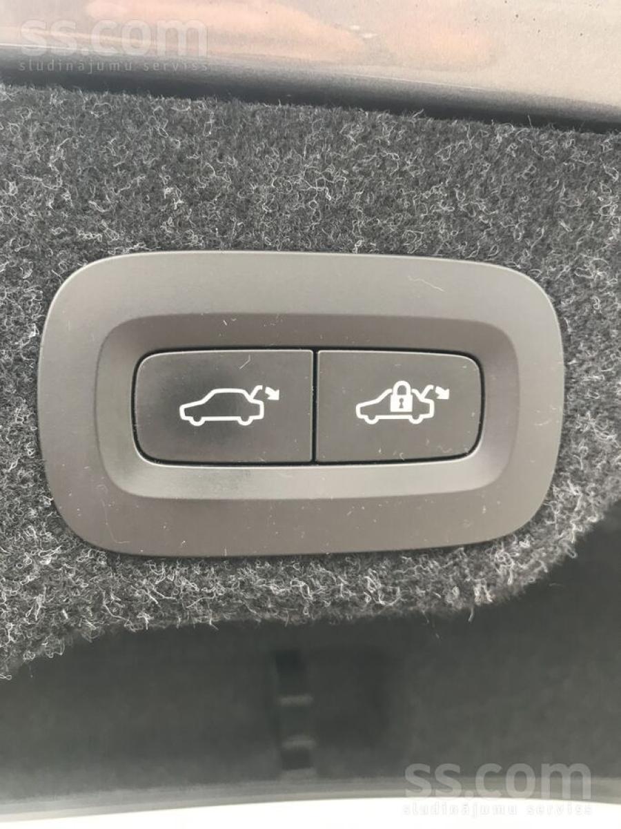 Grey Volvo S90 2016 in Riga, with an engine capacity of 2.00 L and mileage of 229 thousand km for 16680 €, photo 35 on AUTOMOTO.COM.LV