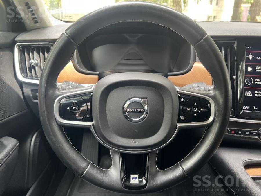 Grey Volvo S90 2016 in Riga, with an engine capacity of 2.00 L and mileage of 229 thousand km for 16680 €, photo 19 on AUTOMOTO.COM.LV