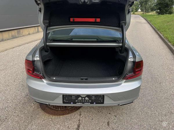 Grey Volvo S90 2016 in Alytus, with an engine capacity of 2.00 L and mileage of 268 thousand km for 14950 €, photo 5 on AUTOMOTO.COM.LV