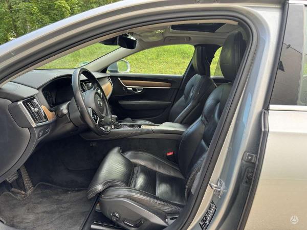 Grey Volvo S90 2016 in Alytus, with an engine capacity of 2.00 L and mileage of 268 thousand km for 14950 €, photo 6 on AUTOMOTO.COM.LV