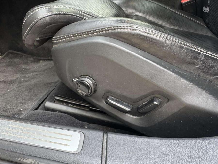 Pelēks Volvo S90 2016 Alīta, ar dzinēja tilpumu 2.00 L un nobraukumu 268 tūkst. km par 14950 €, foto 21 vietnē AUTOMOTO.COM.LV