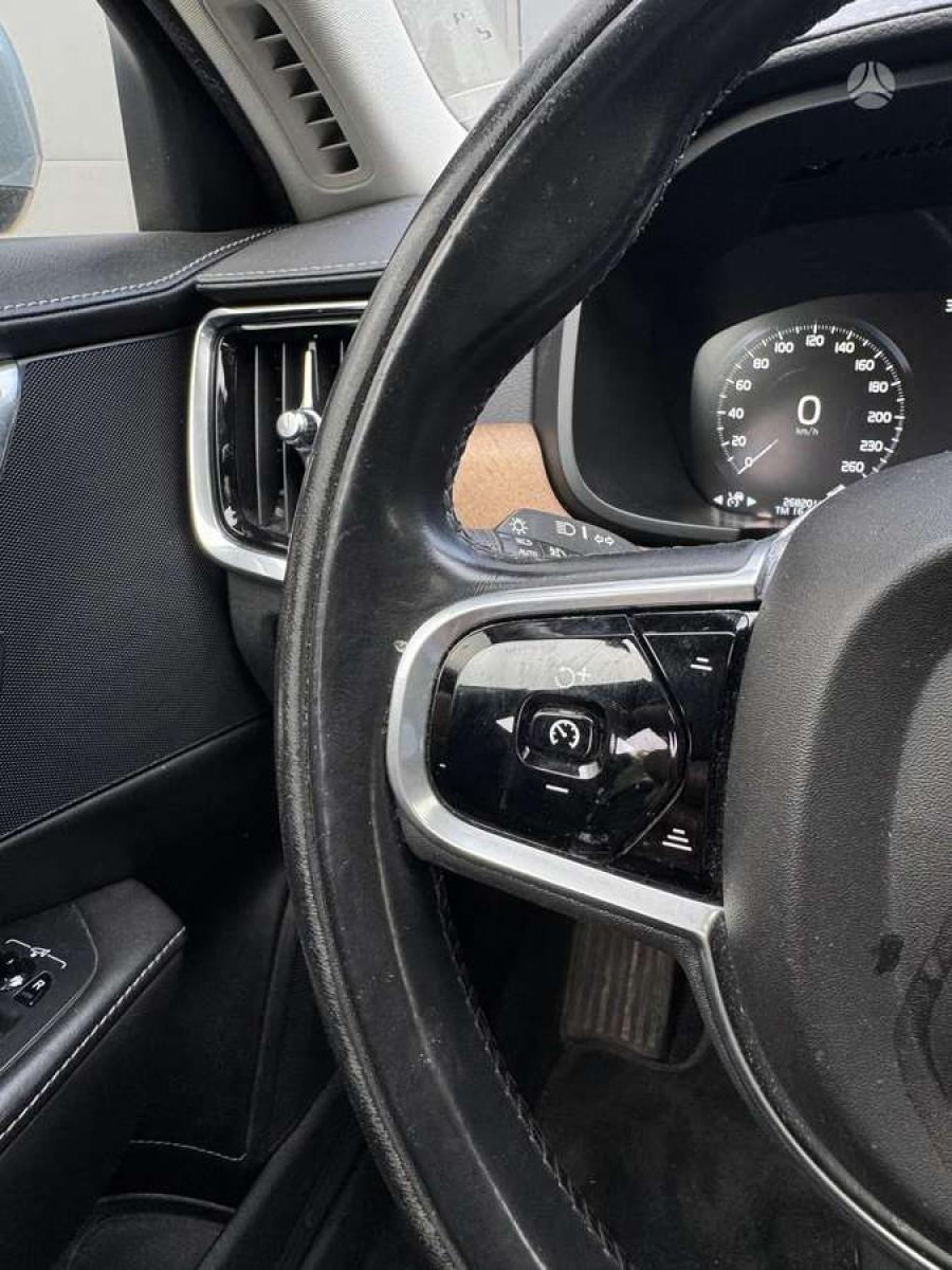 Pelēks Volvo S90 2016 Alīta, ar dzinēja tilpumu 2.00 L un nobraukumu 268 tūkst. km par 14950 €, foto 23 vietnē AUTOMOTO.COM.LV
